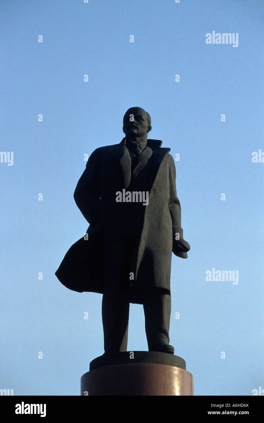 Towering statue of Vladimir Lenin in Central Moscow Photo by Chuck ...