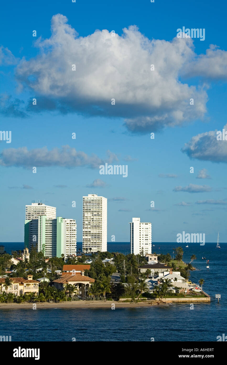 Fort lauderdale florida skyline hi-res stock photography and images - Alamy
