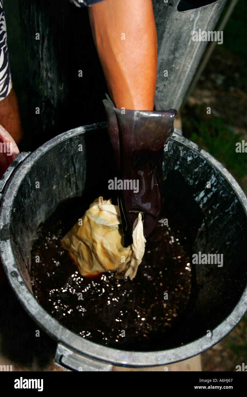 Batik dyeing hi-res stock photography and images - Alamy