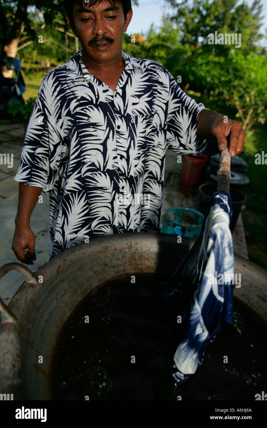 Batik dyeing hi-res stock photography and images - Alamy