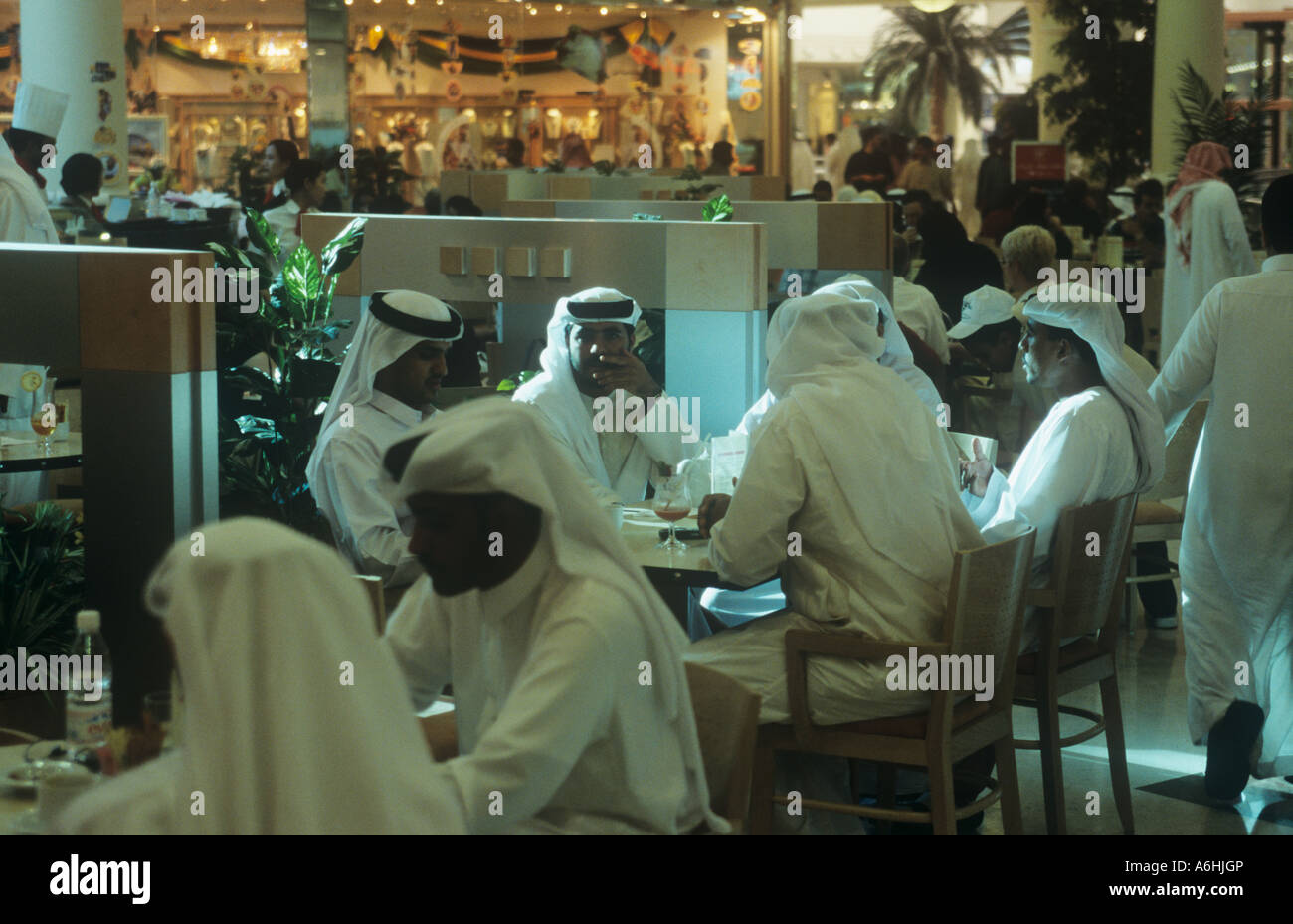 Arab men in a Dubai coffee-shop Stock Photo - Alamy