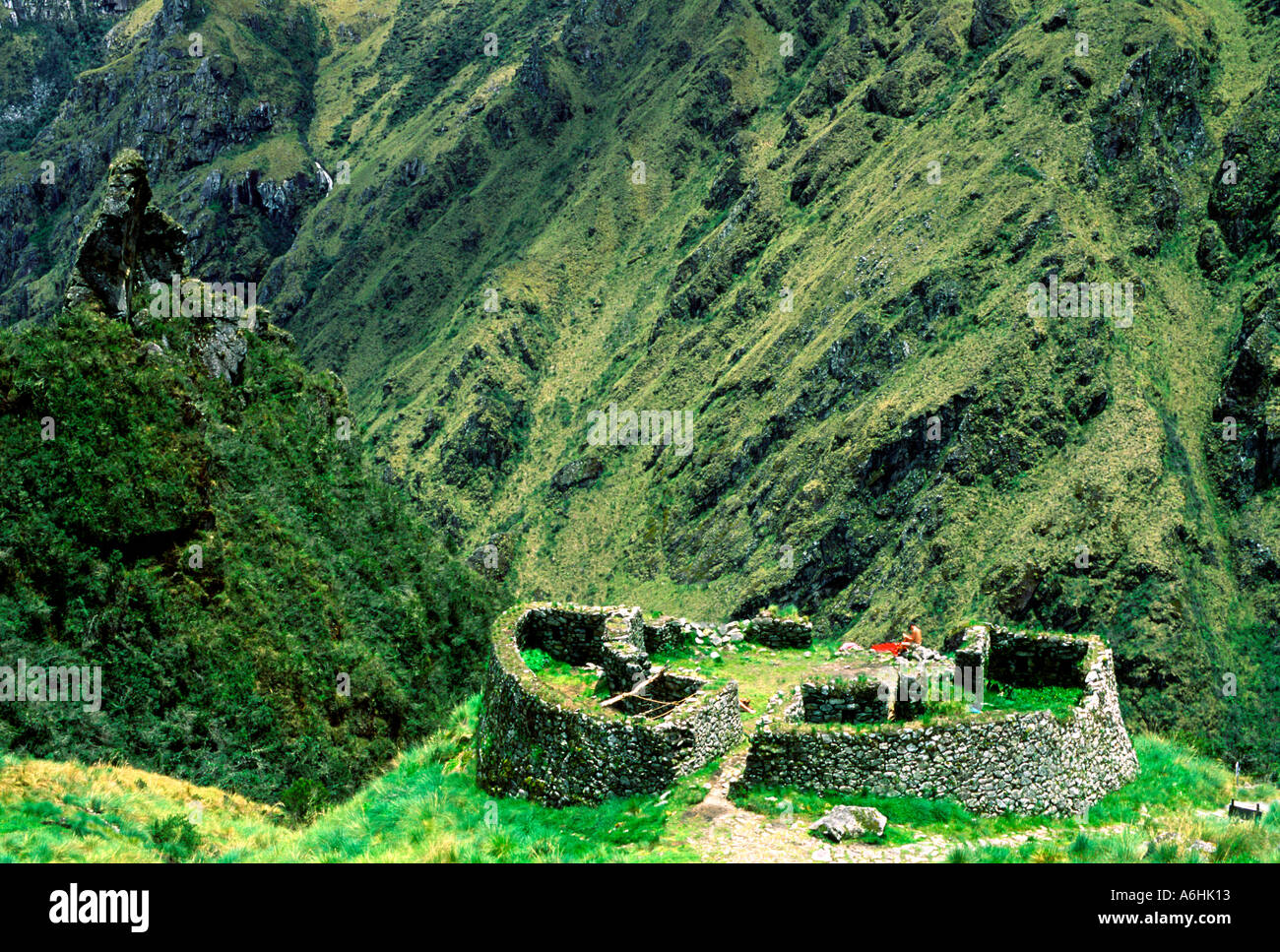 Runcuraqay ruins. Inca trail to Machu Picchu. Peru Stock Photo - Alamy