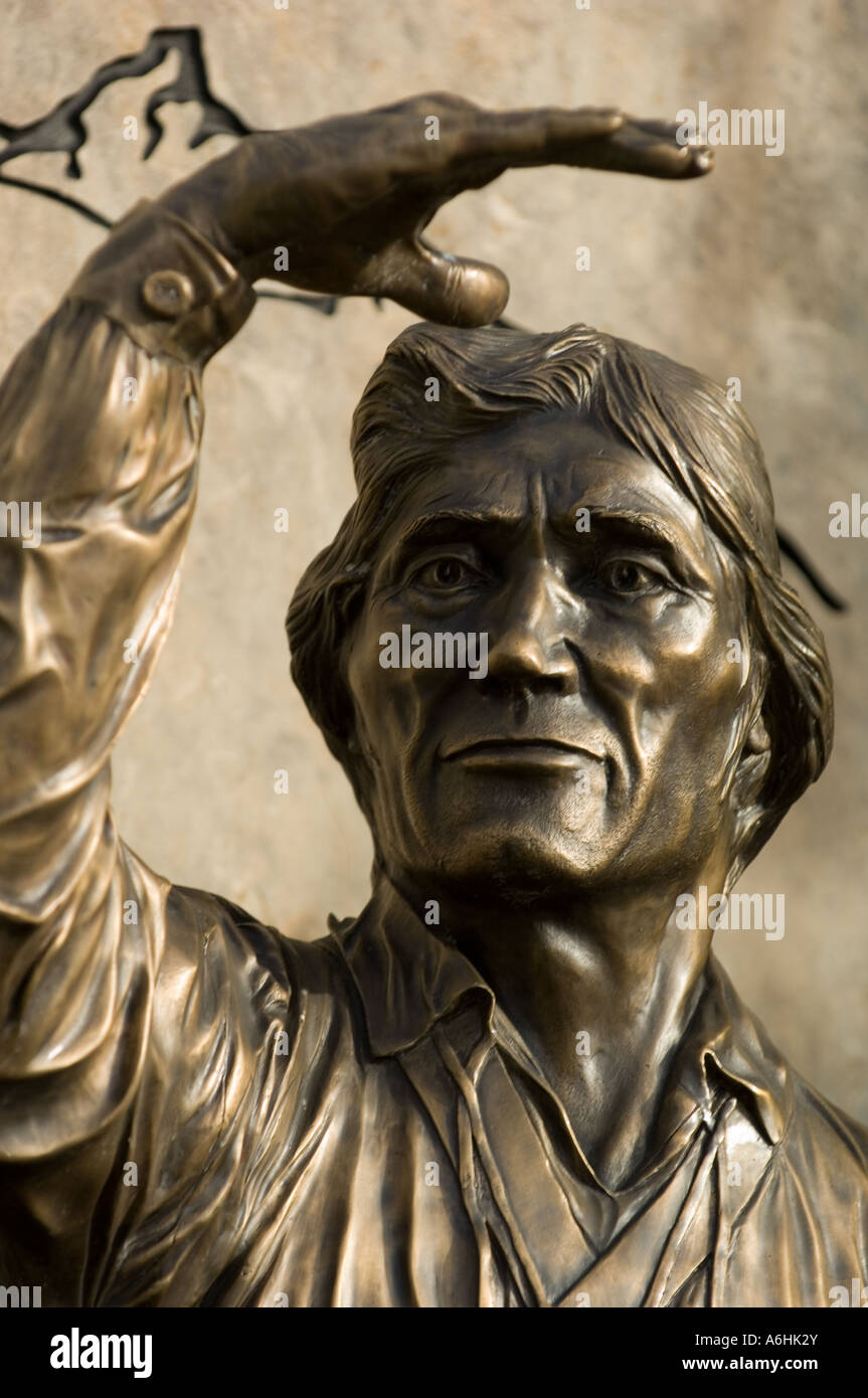 Statue of Jim Bridger at the National Frontier Trails Museum ...