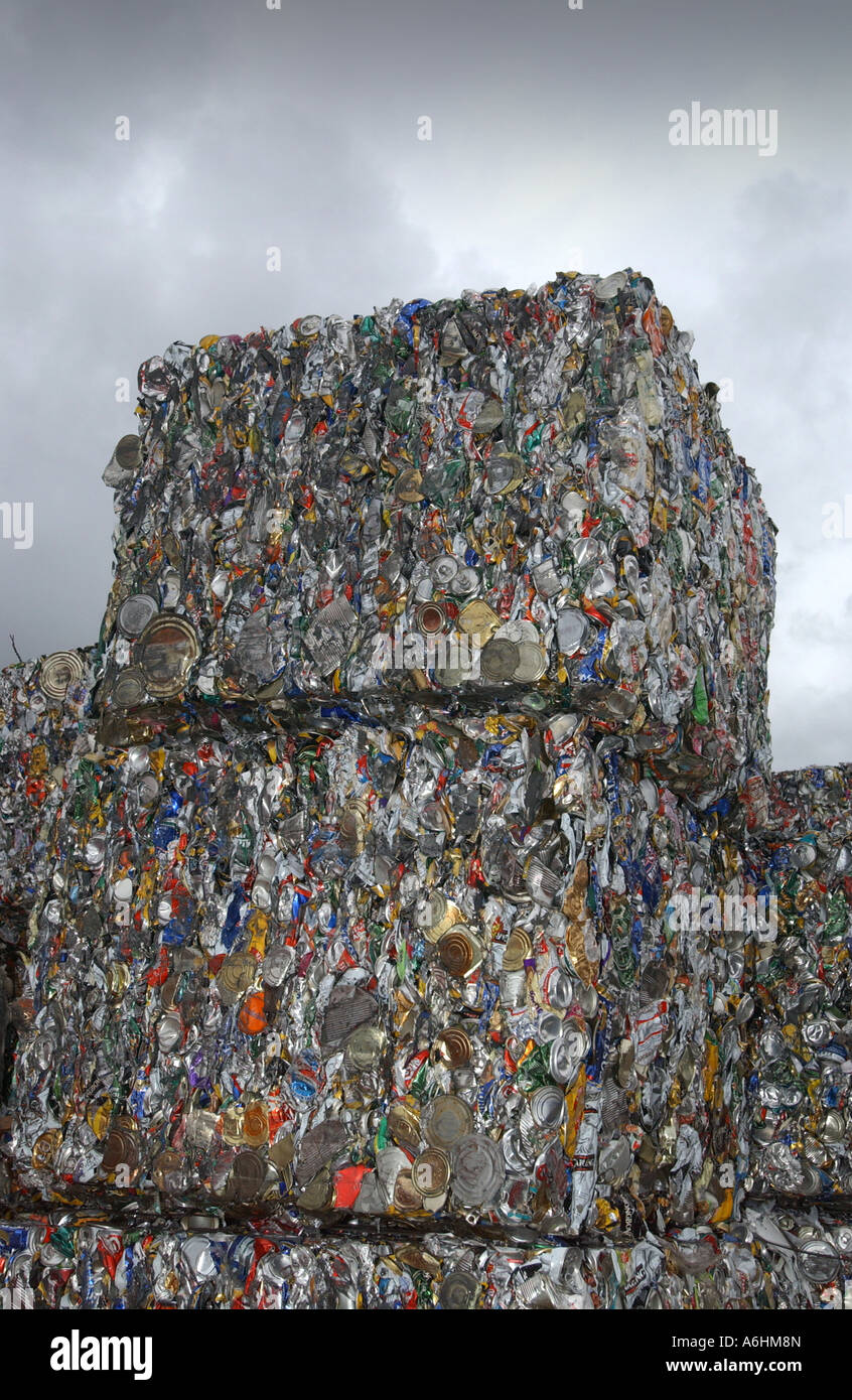 Steel cans bale hi-res stock photography and images - Alamy