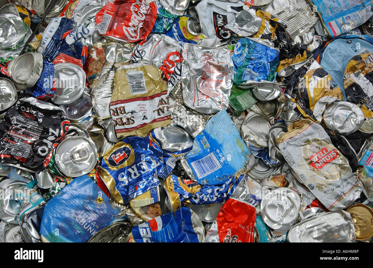 Rubbish aluminium tin cans recycling hi-res stock photography and ...