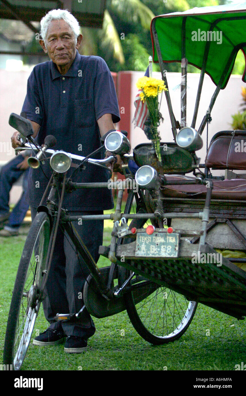 Elderly rickshaw driver Kota Bharu Malaysia Stock Photo - Alamy
