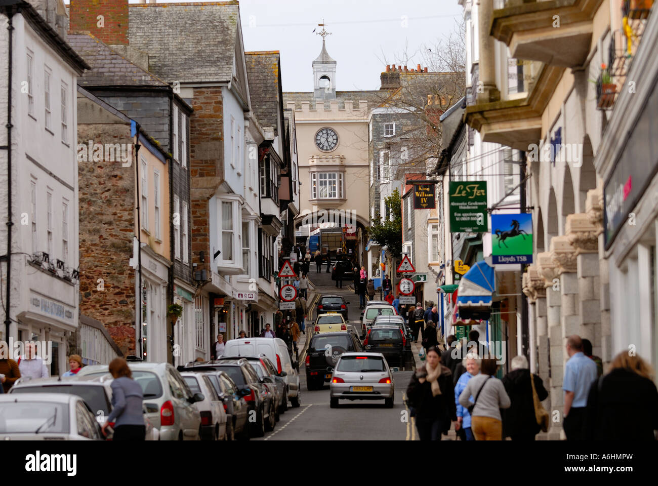 High street and arch Totnes Devon Stock Photo - Alamy