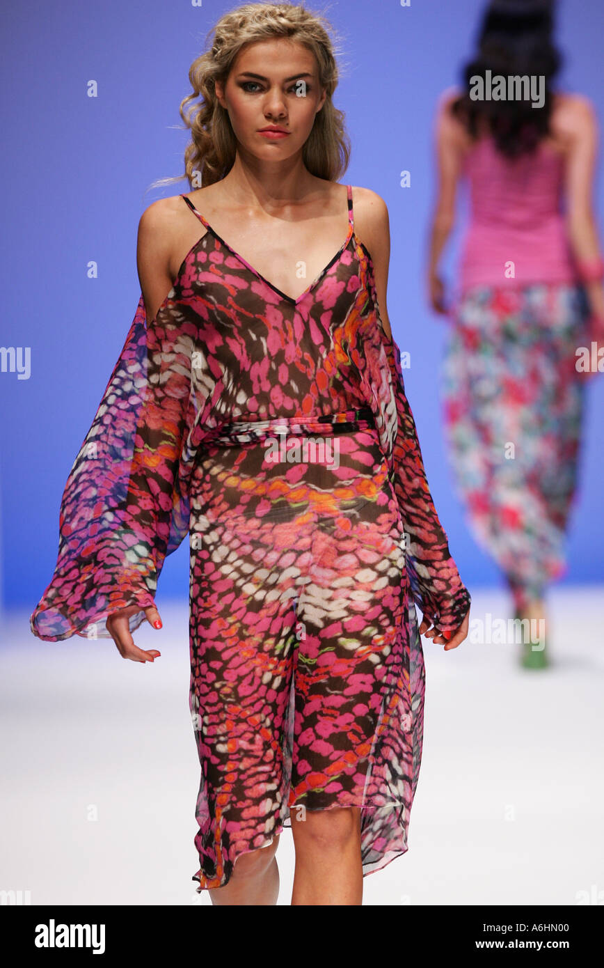 Catwalk model Stock Photo - Alamy