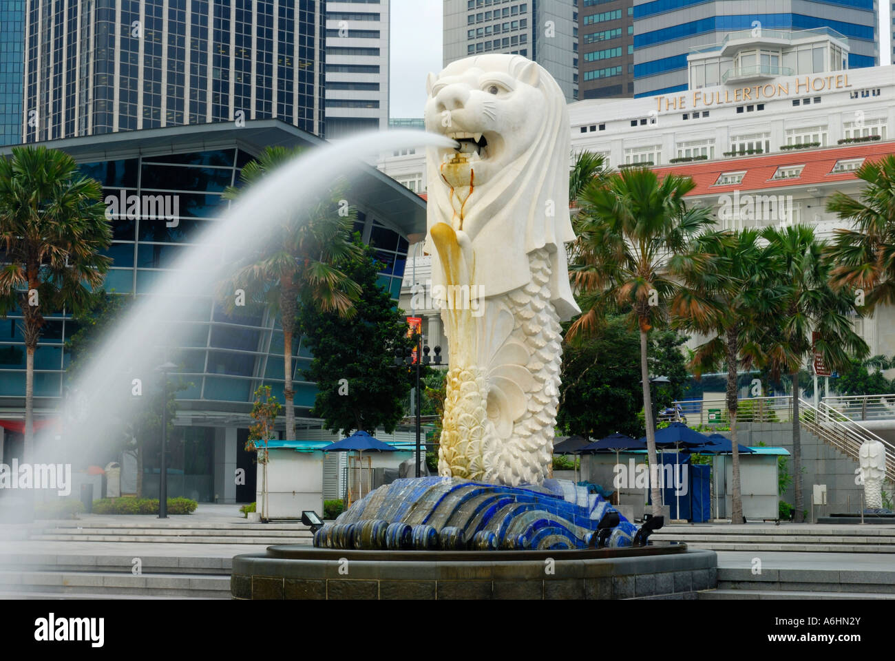 Merlion Statue in front of the Fullerton Hotel, Marina Bay, Republic of ...