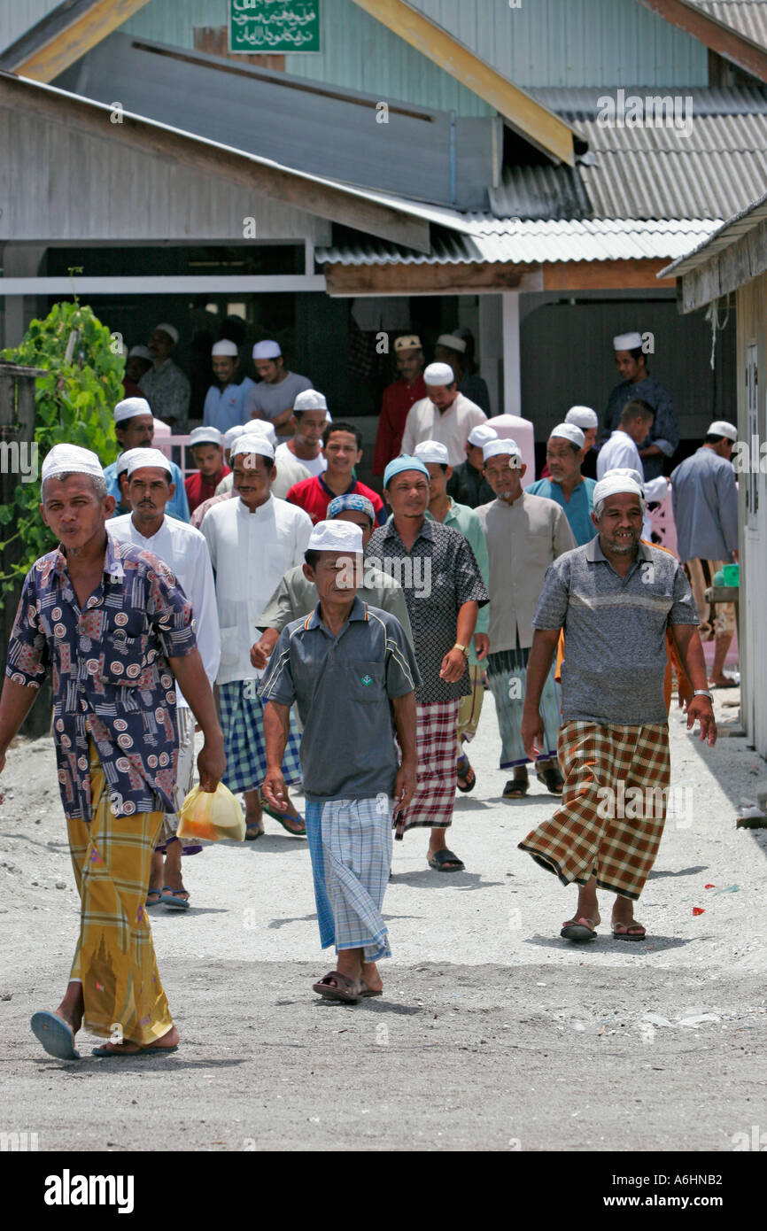 Traditional dress male malaysia hi-res stock photography and images - Alamy
