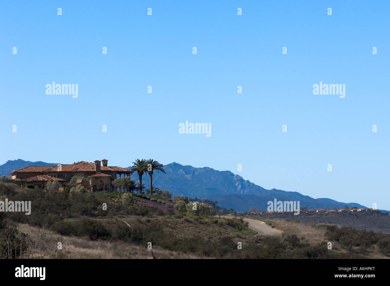 View of Simi Valley typical houses mountains Stock Photo - Alamy