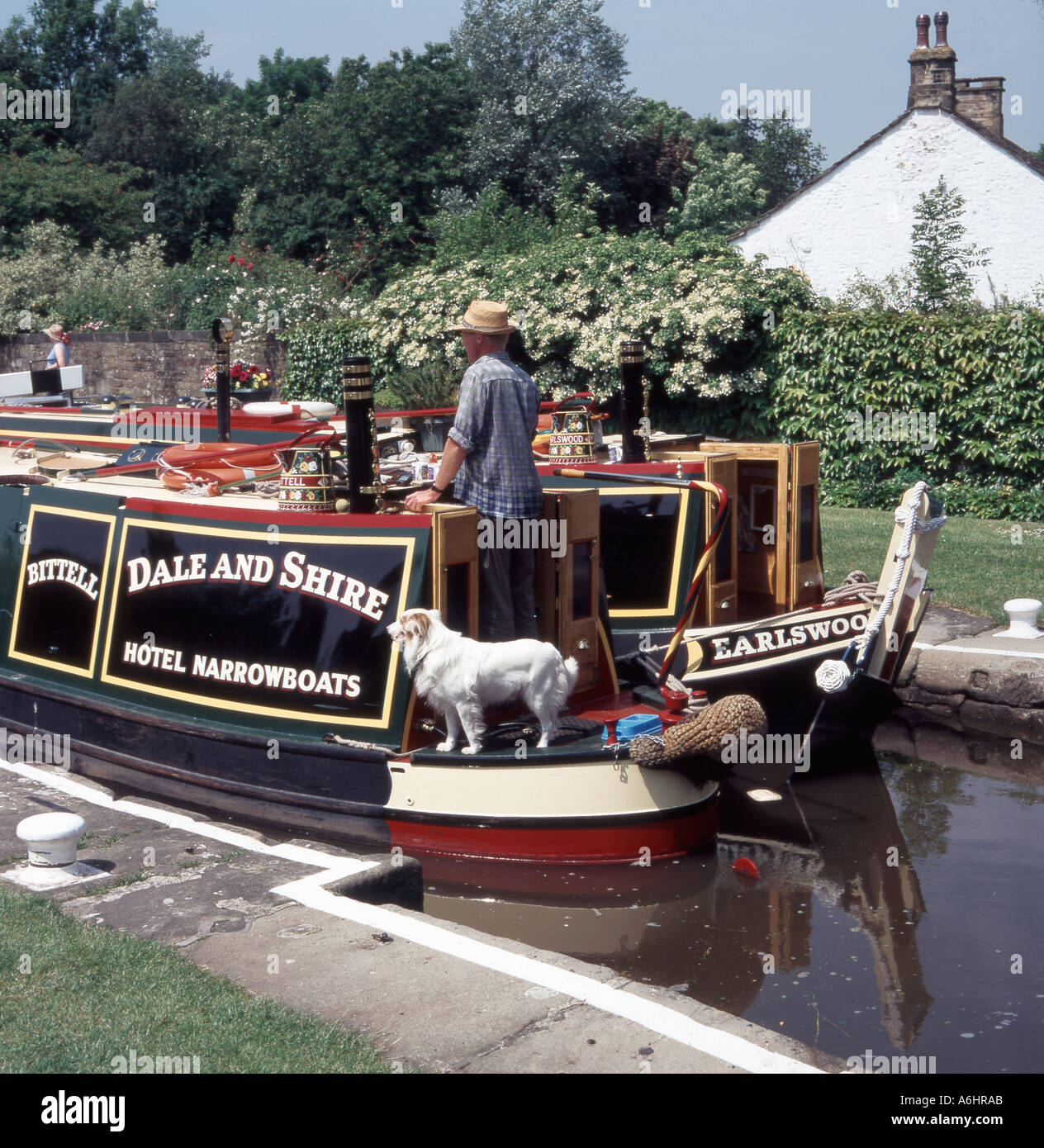 Pair of narrowboats hi-res stock photography and images - Alamy