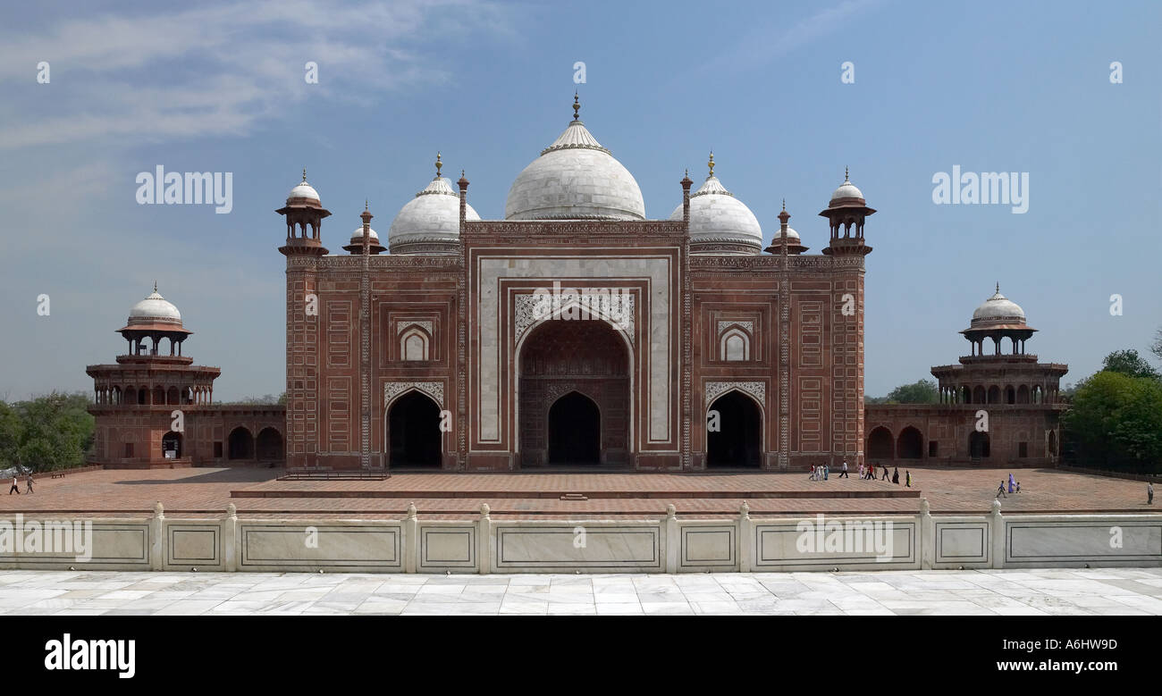 Building to the side of the Taj Mahal in Agra, India Stock Photo - Alamy