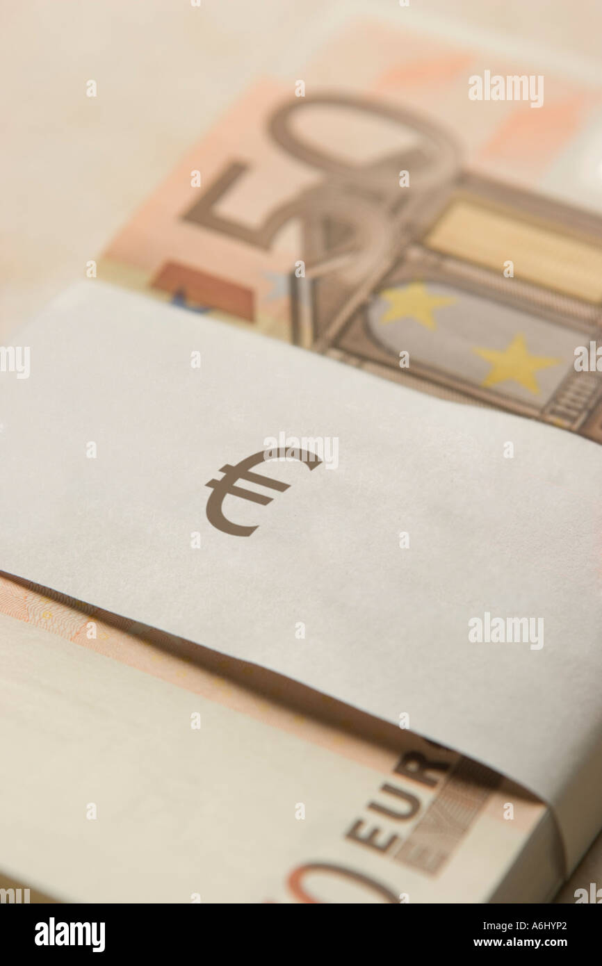 Money bundle hi-res stock photography and images - Alamy