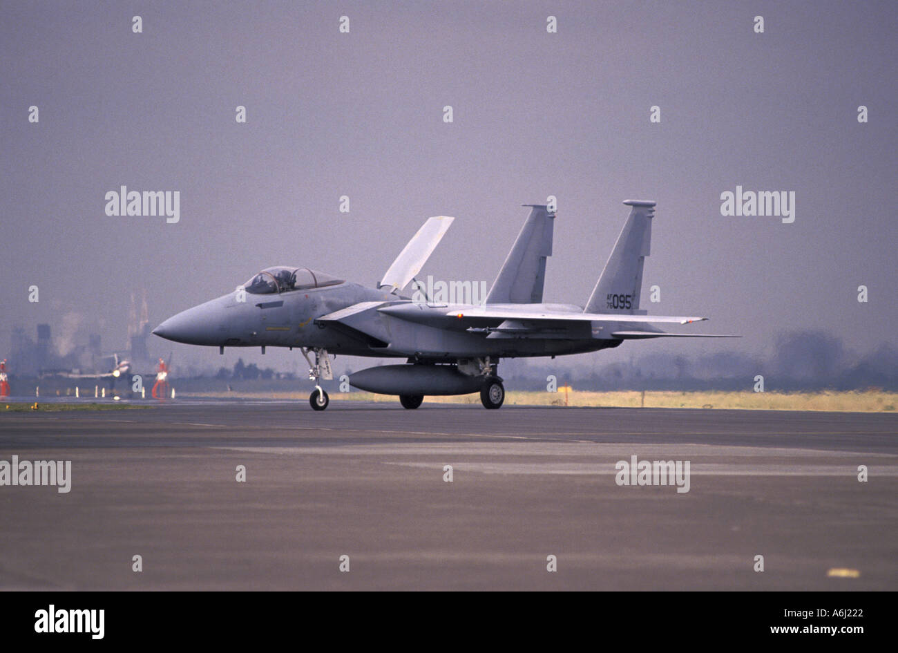 F15 on runway hi-res stock photography and images - Alamy