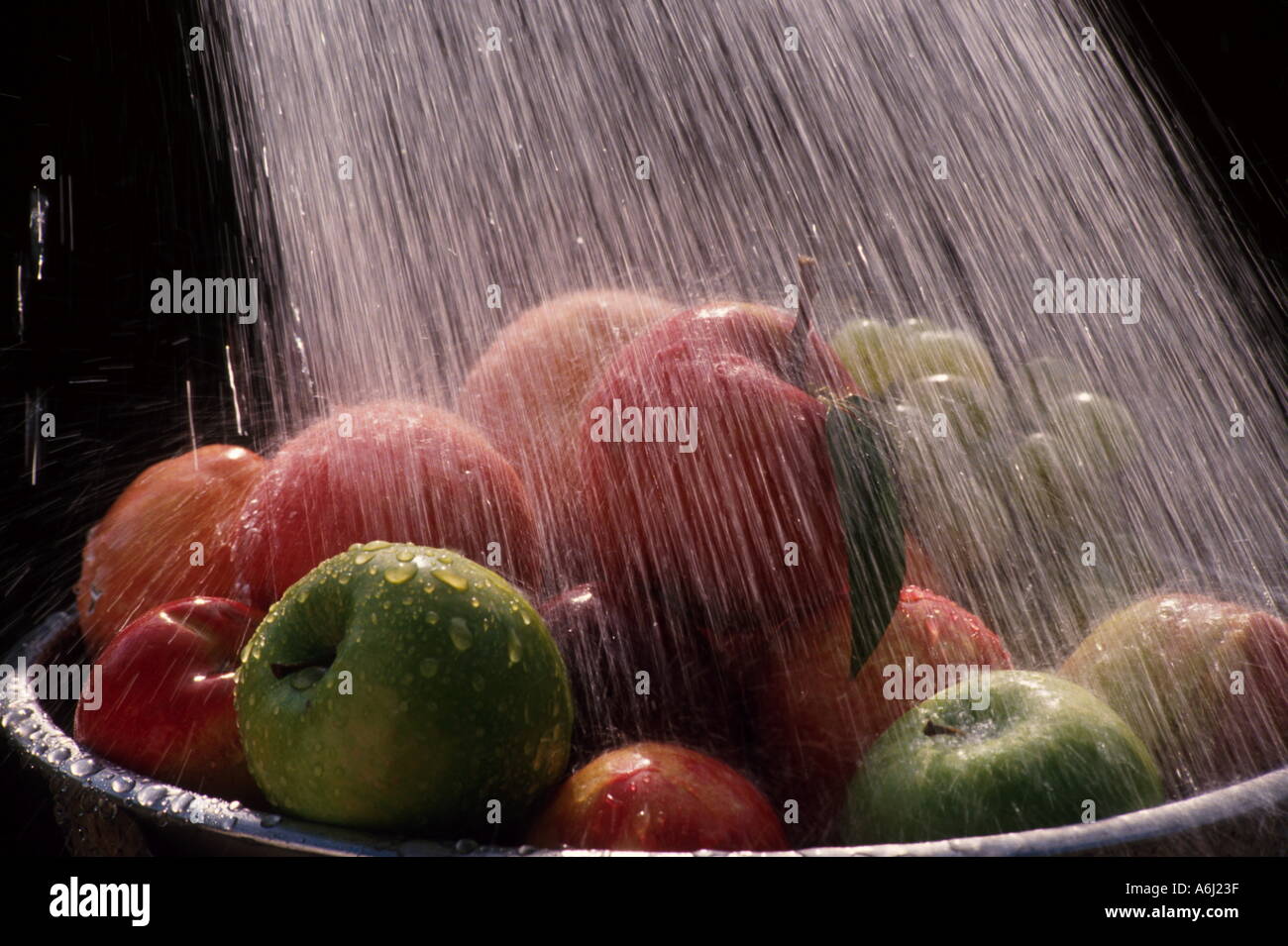 Washing oranges hi-res stock photography and images - Alamy