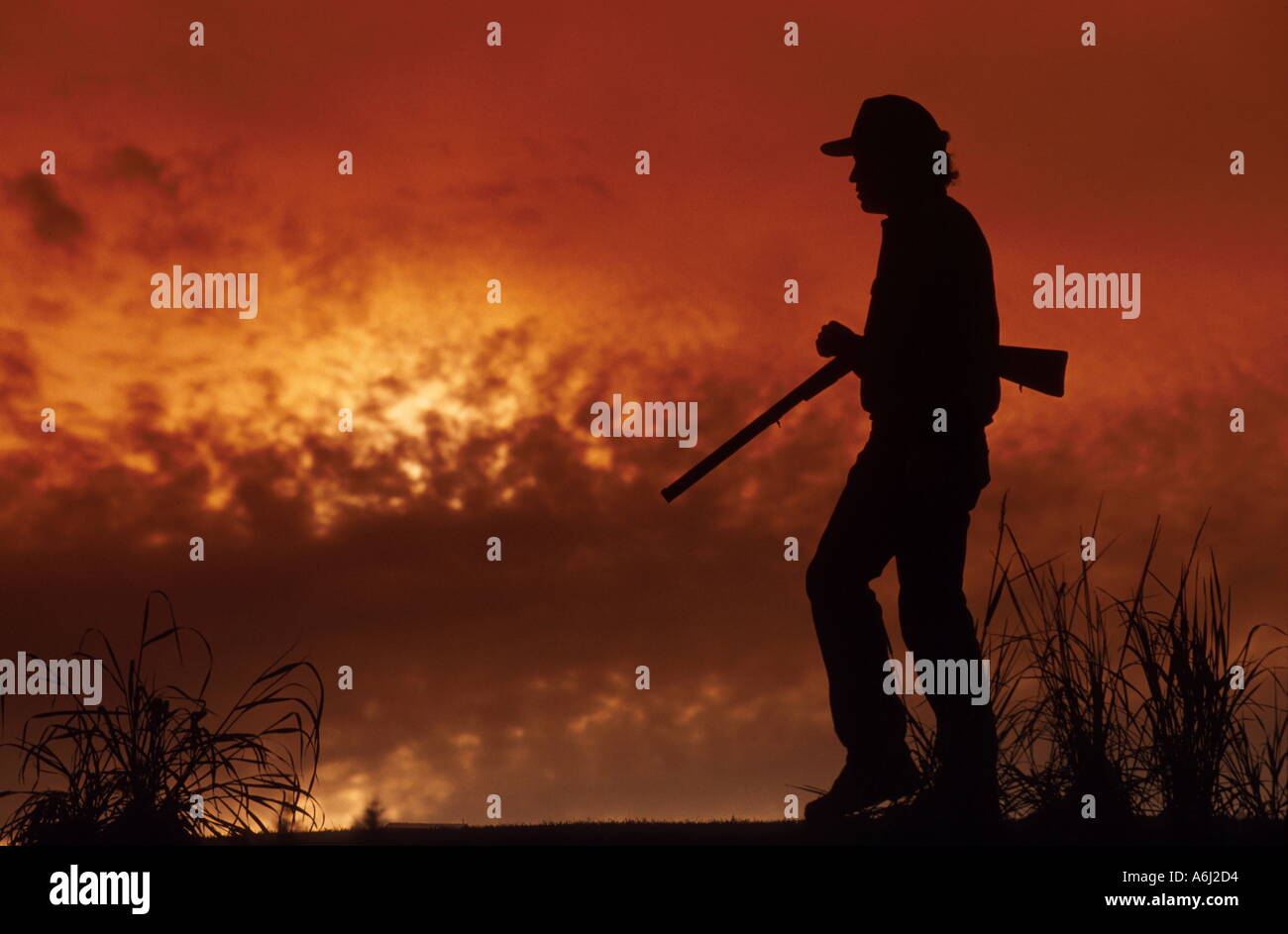 Man reloading gun hi-res stock photography and images - Alamy