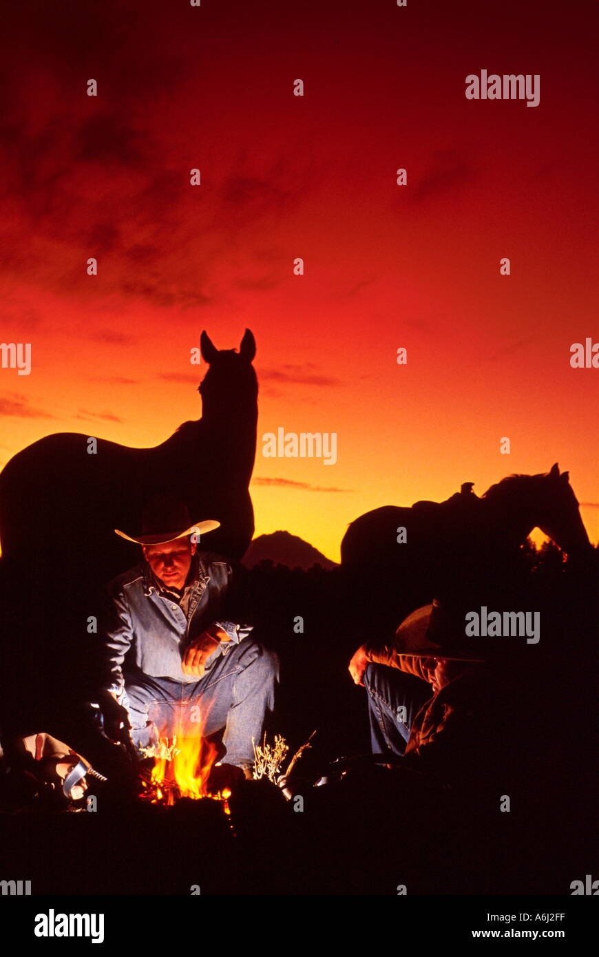 Cowboys campfire hi-res stock photography and images - Alamy
