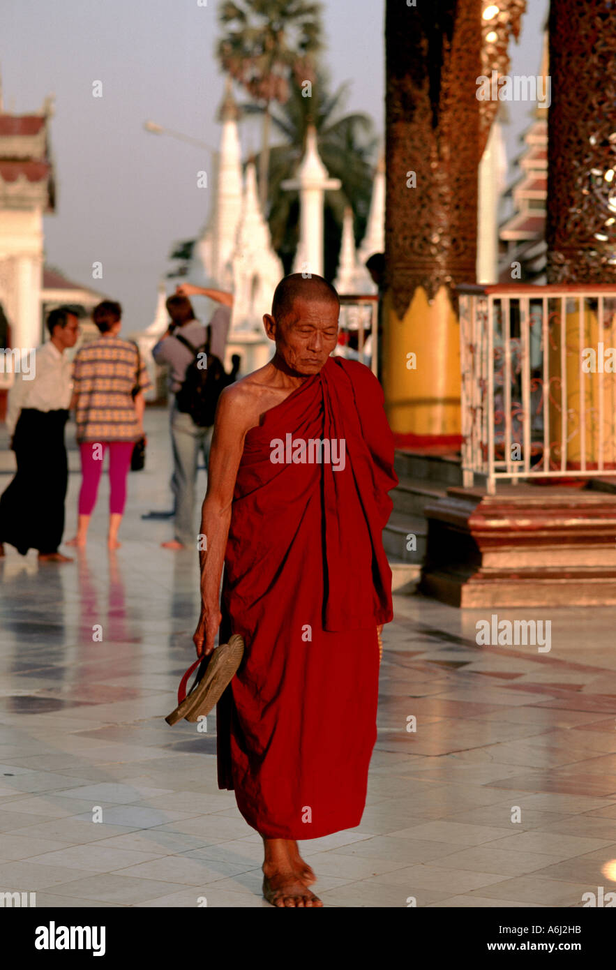 Myanmar Yangon Shwedagon Pagoda Monk Stock Photo - Alamy