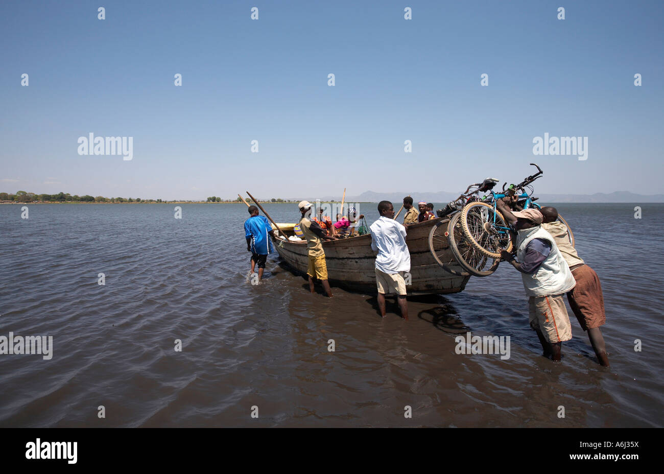Mvela Ferry on Shire River, Malawi Stock Photo - Alamy