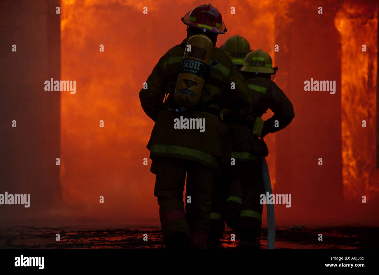 Uniform firemen hi-res stock photography and images - Alamy