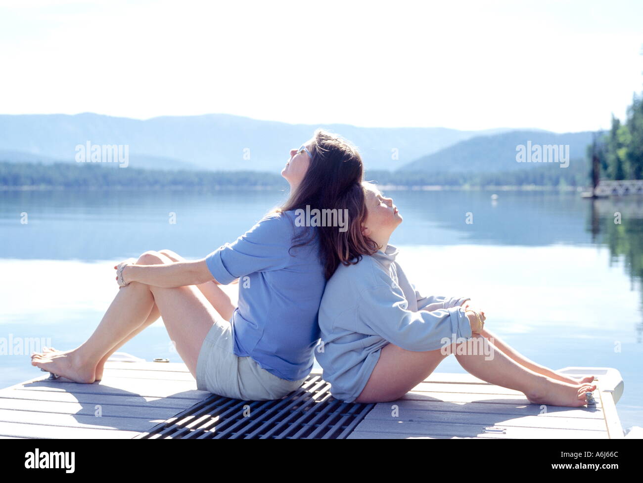 Teen girls sunbathing hi-res stock photography and images - Alamy