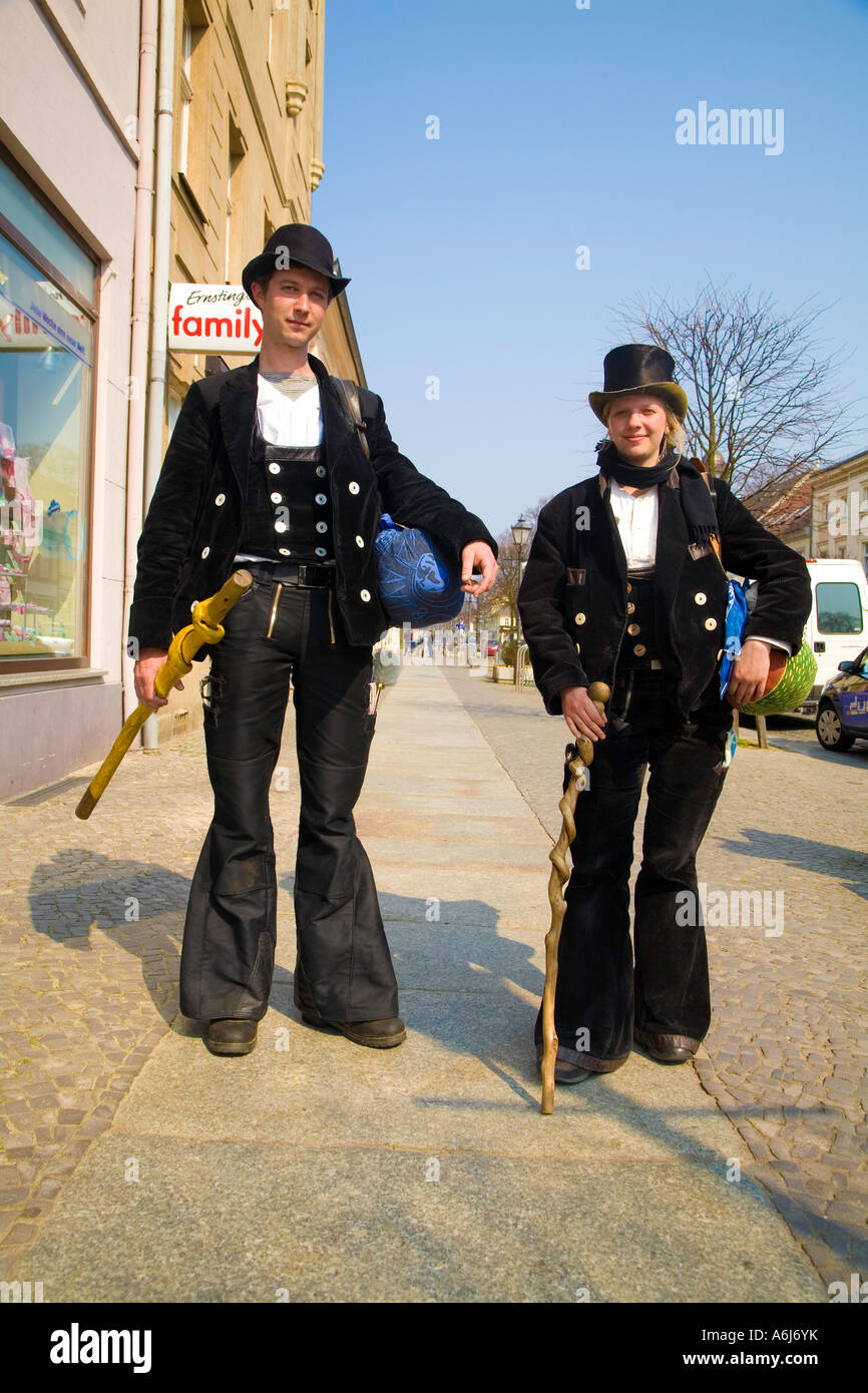 carpenter, craftsman, Apprentice, zimmermann, zimmermaenner, Lehrling ...