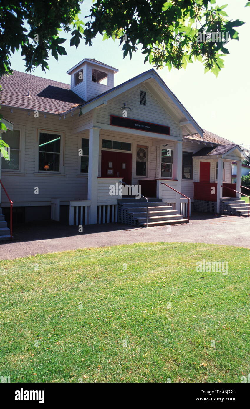 Pediatrician checking baby hi-res stock photography and images - Alamy