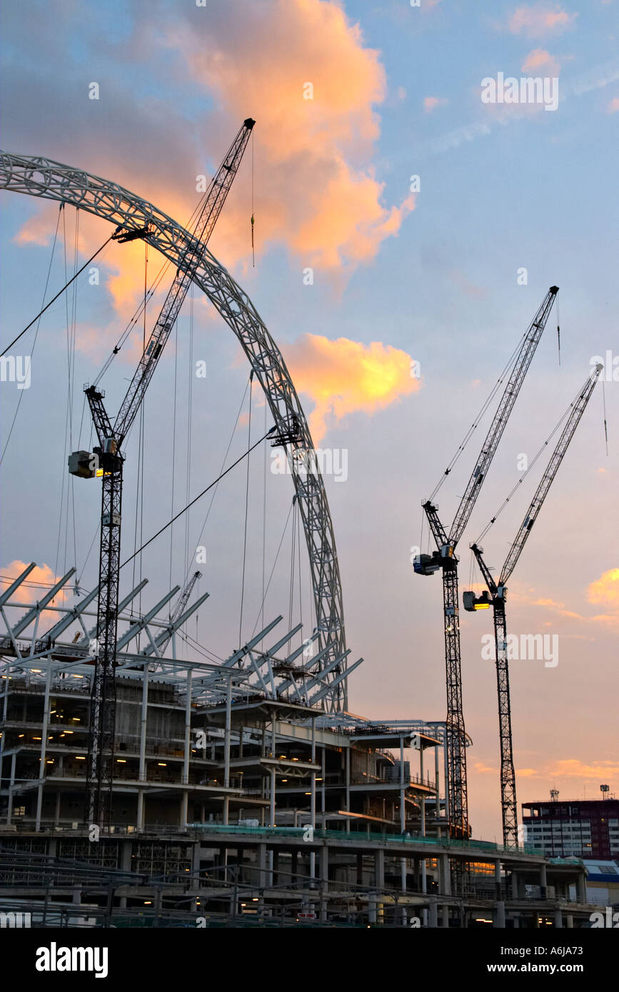 Wembely stadium arch hi-res stock photography and images - Alamy