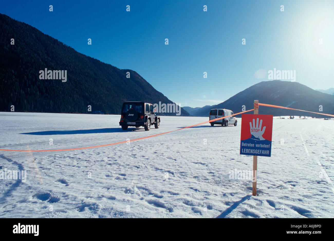 Car driving on frozen lake hi-res stock photography and images - Alamy