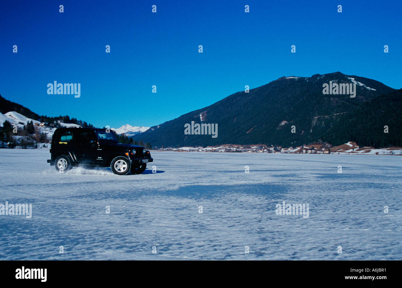 Car driving on frozen lake hi-res stock photography and images - Alamy