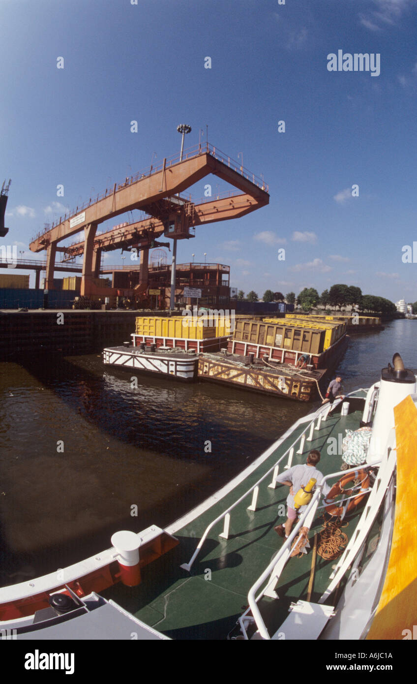 Riverside waste authority wandsworth loading of household waste into ...