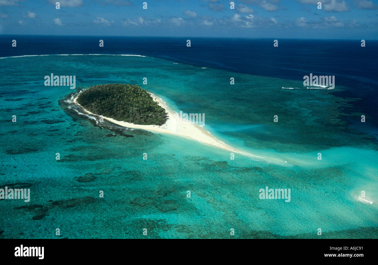 Aerial view of tropical reef island in Lau group Fiji Stock Photo - Alamy