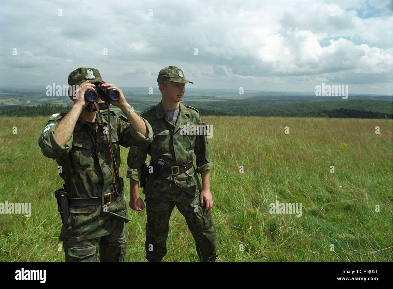 Polish border guard officers at the Polish-Ukrainian border, Nowe Sady ...