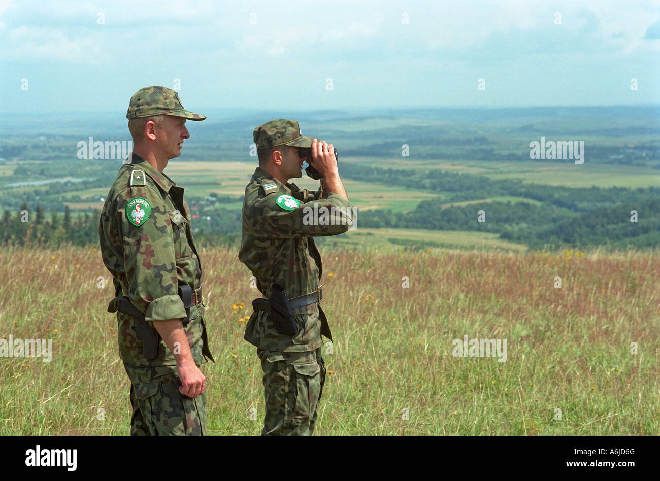 Polish border guard officers at the Polish-Ukrainian border, Nowe Sady ...