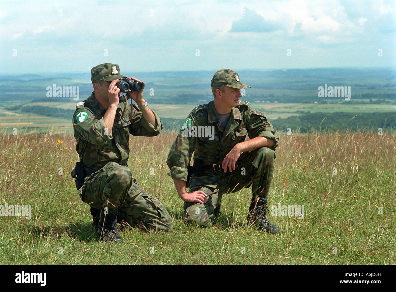 Polish border guard officers at the Polish-Ukrainian border, Nowe Sady ...
