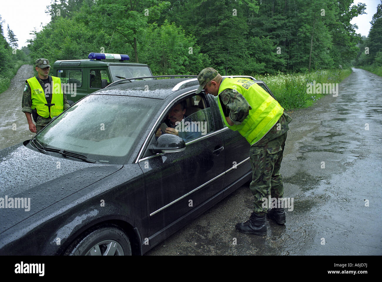Polish border guard officers at the Polish-Ukrainian border, Nowe Sady ...