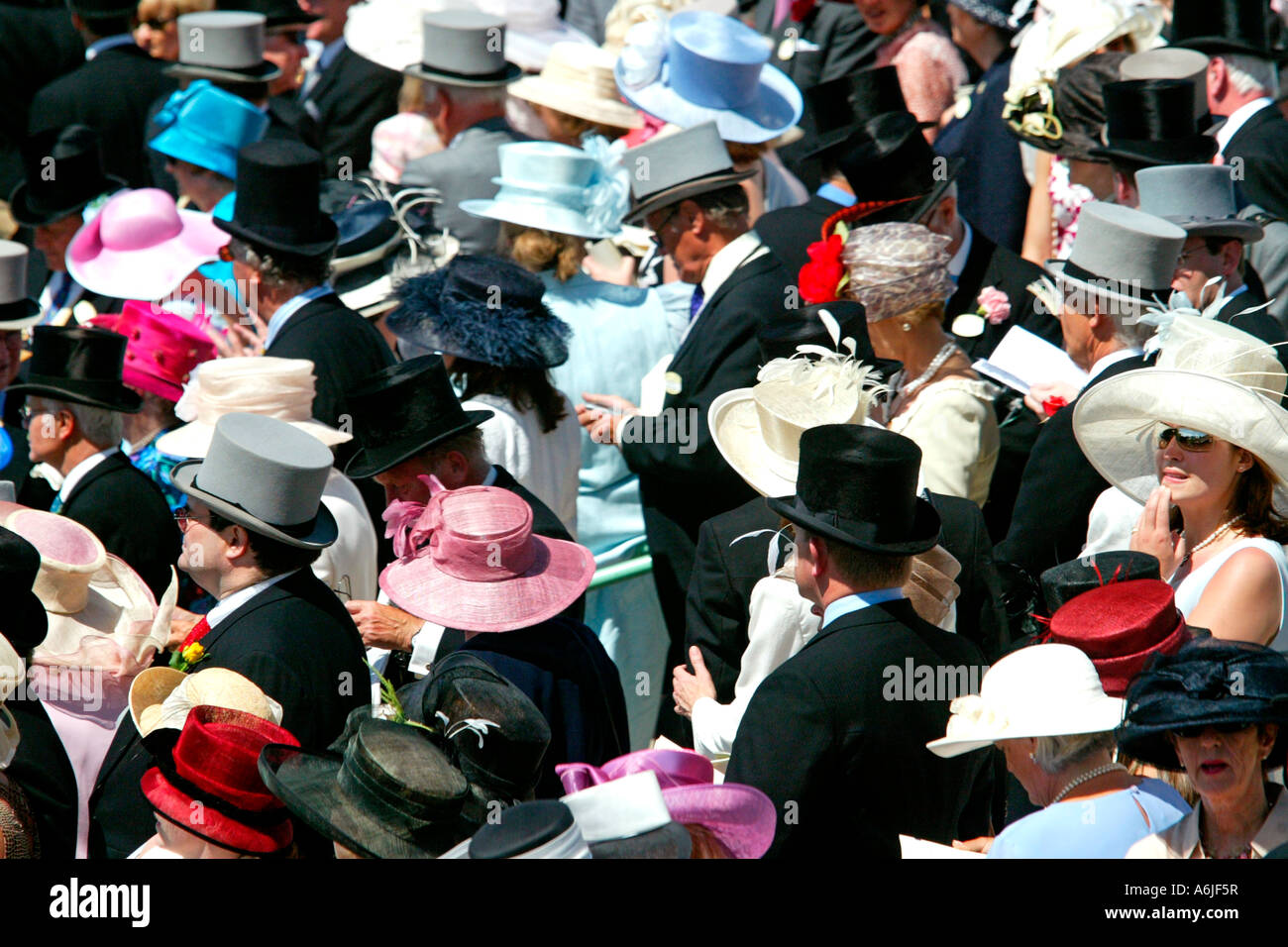 People at horse races, Royal Ascot, Great Britain Stock Photo - Alamy