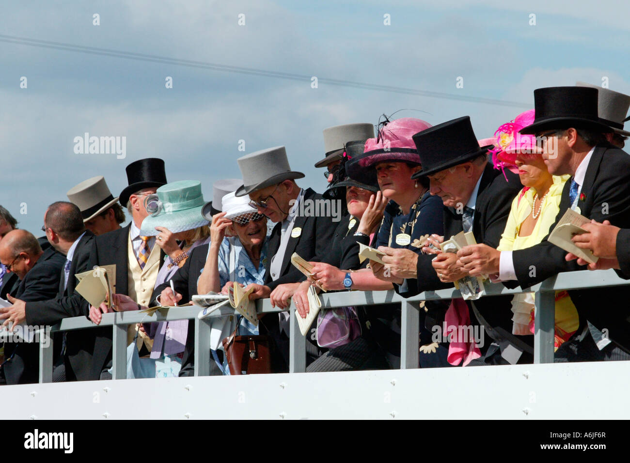 People at horse races, Royal Ascot, Great Britain Stock Photo - Alamy