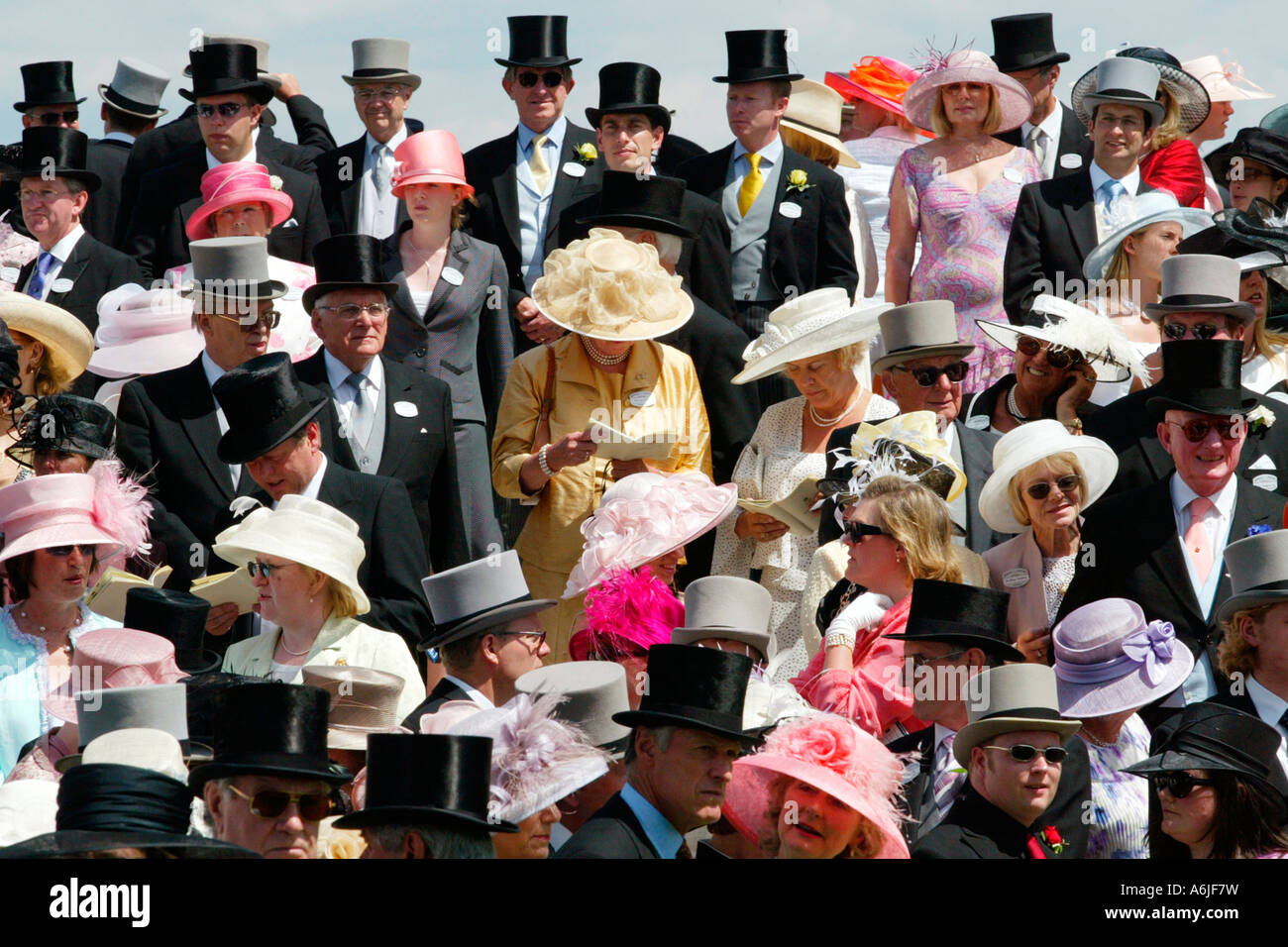 People at horse races, Royal Ascot, Great Britain Stock Photo - Alamy