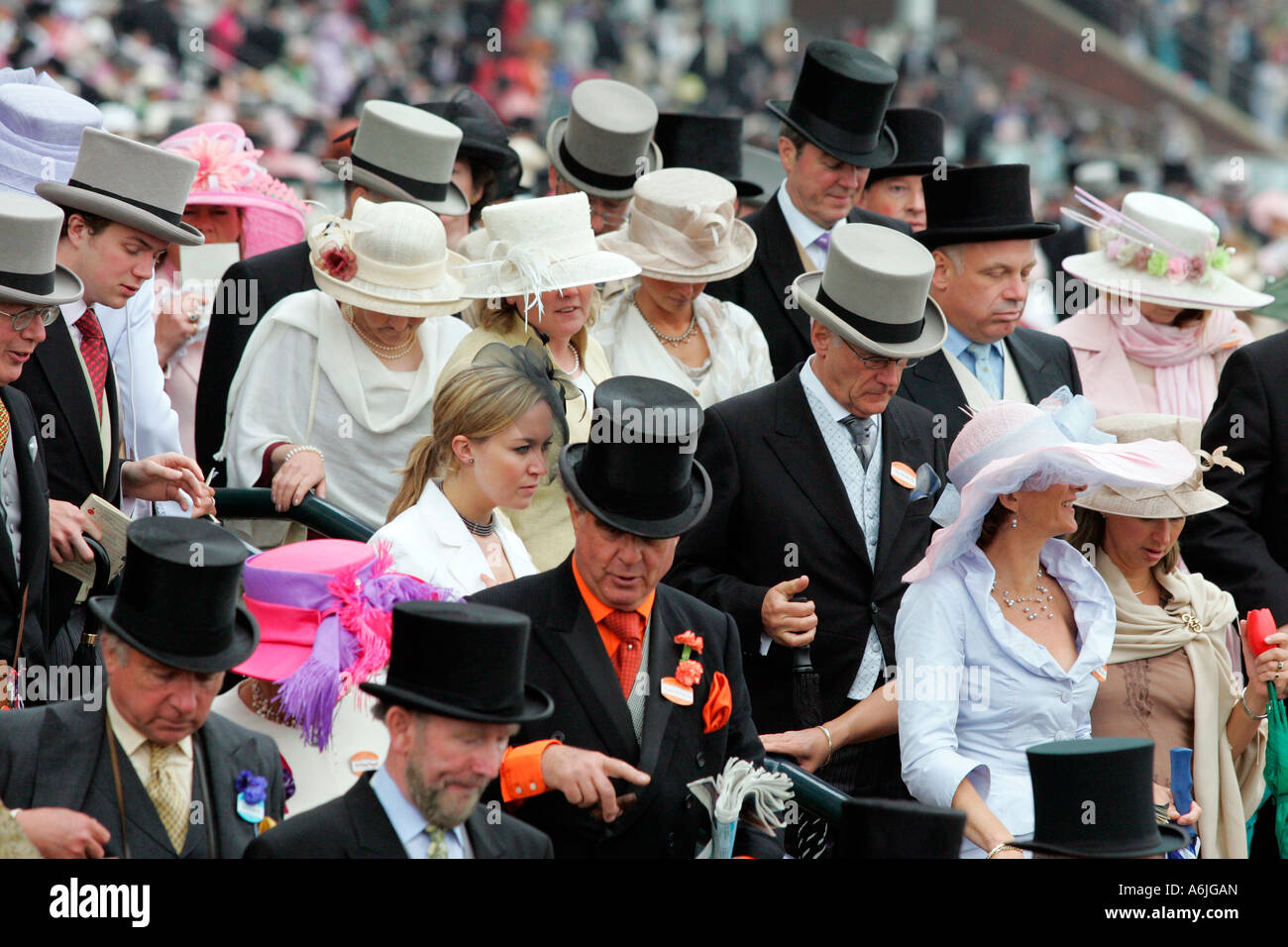 Royal ascot guests hi-res stock photography and images - Alamy