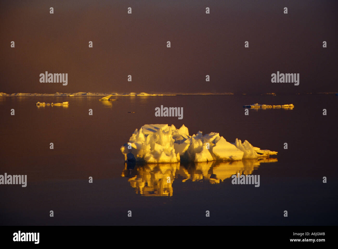 midnight sun in the pack ice Stock Photo - Alamy