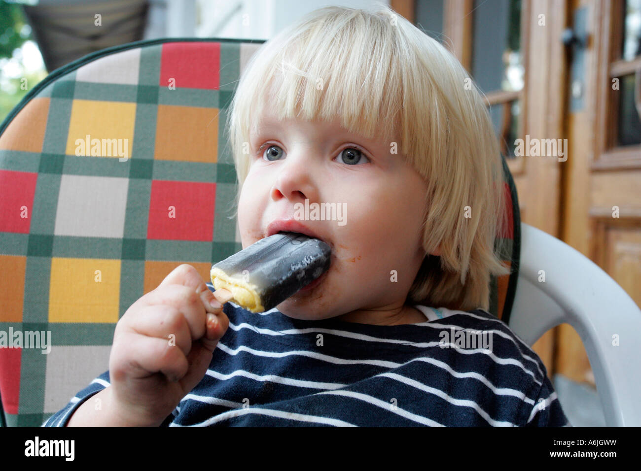 Child eating a popsicle Stock Photo - Alamy