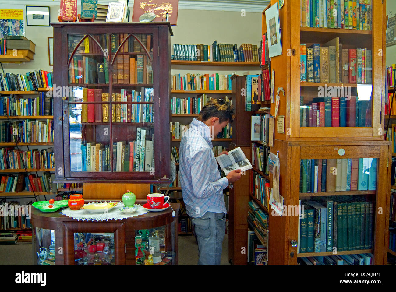 Customer browsing in secondhand bookshop Stock Photo - Alamy