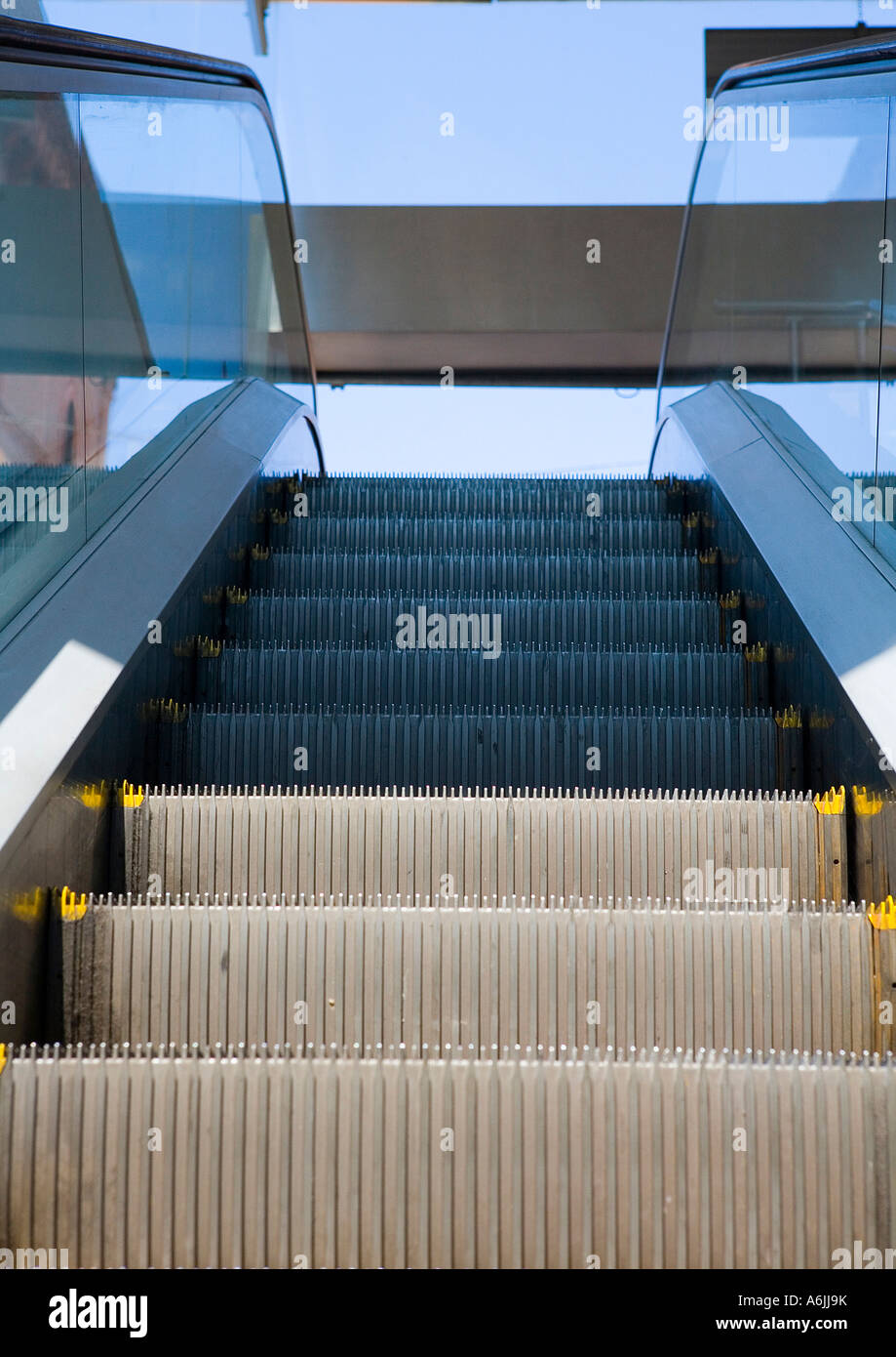 Escalator close up steps hi-res stock photography and images - Alamy