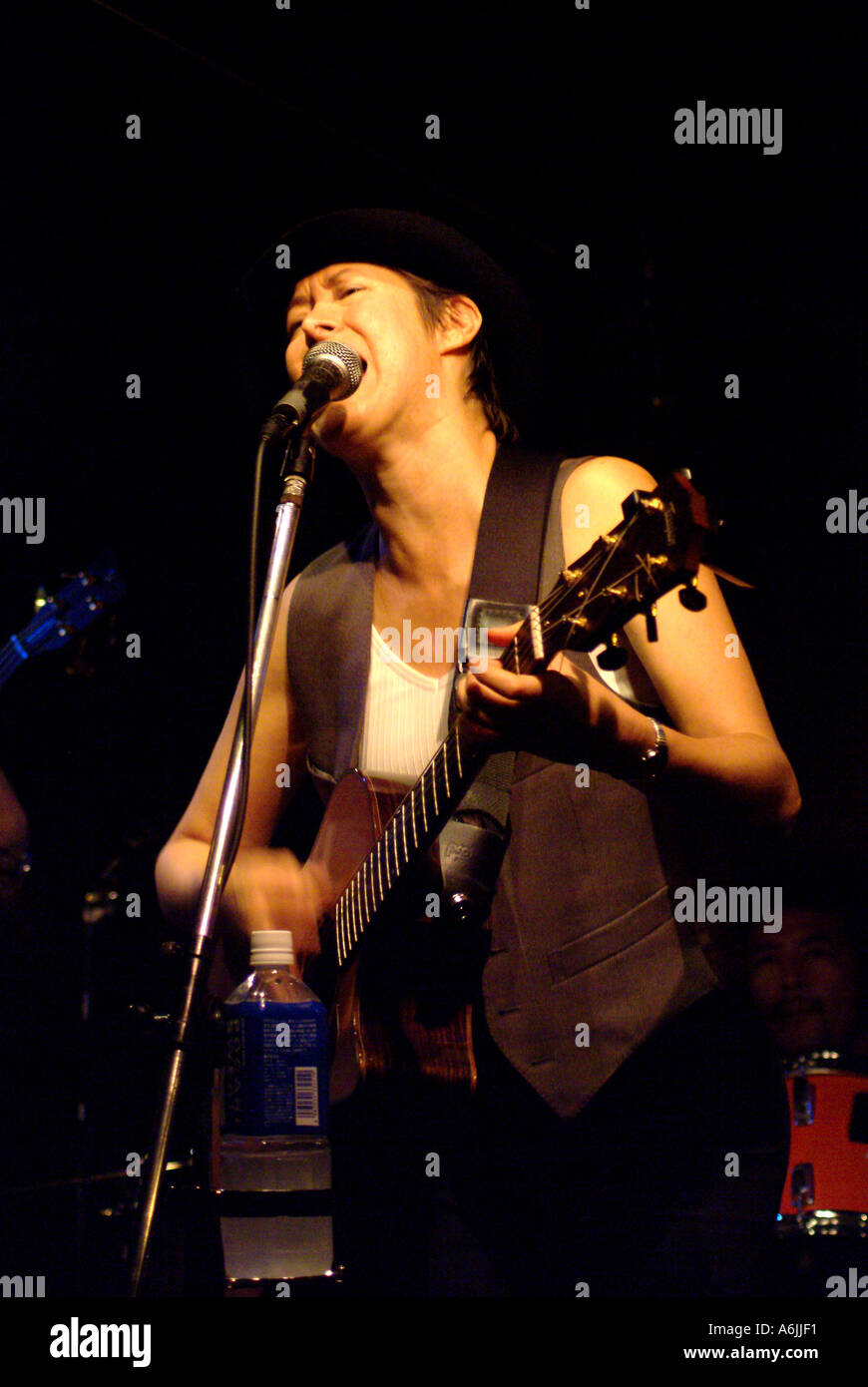 Michelle Shocked and musicians performing at Jittoku Kyoto Japan ...