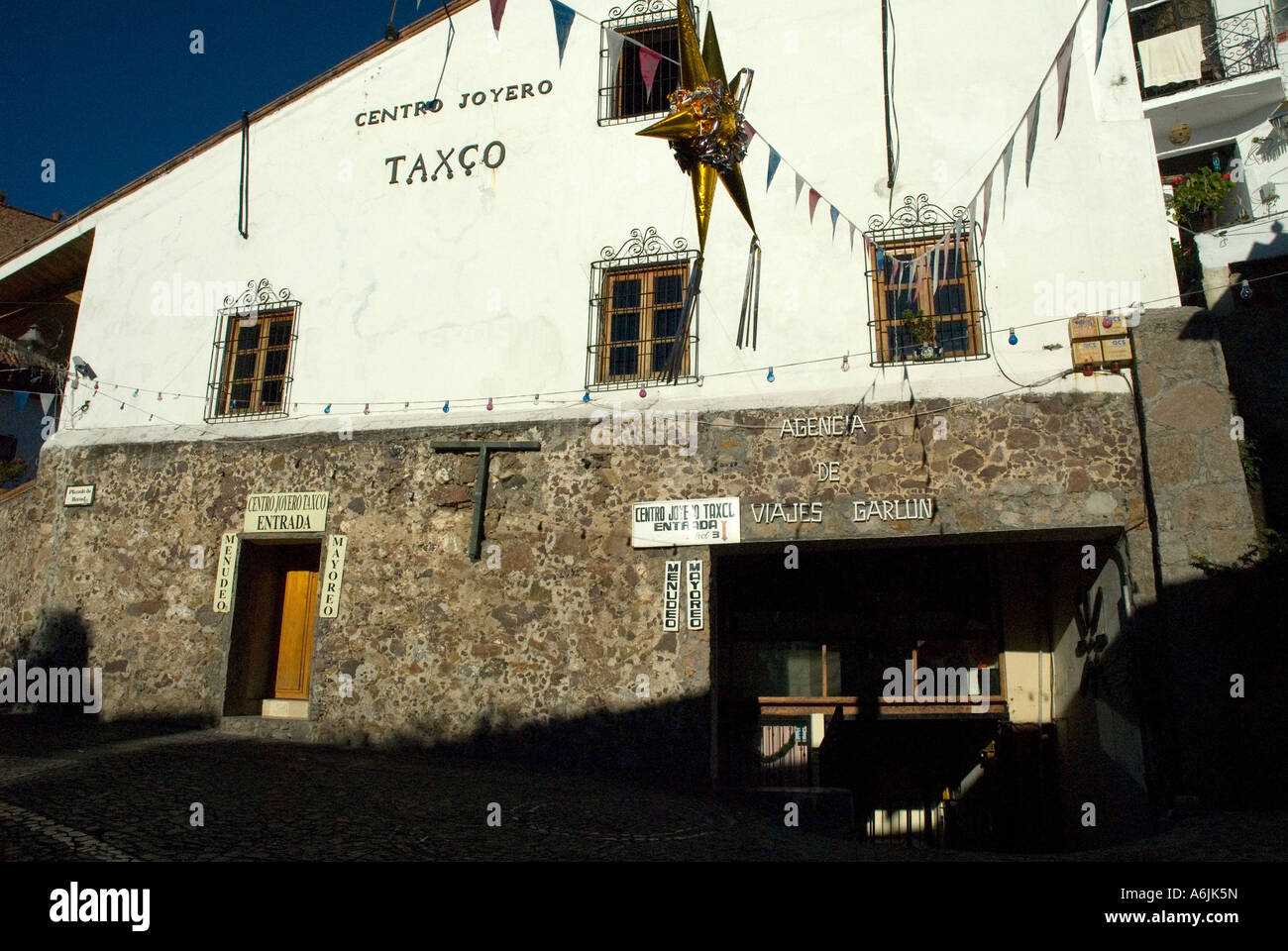 silver shop- taxco street - mexico Stock Photo - Alamy