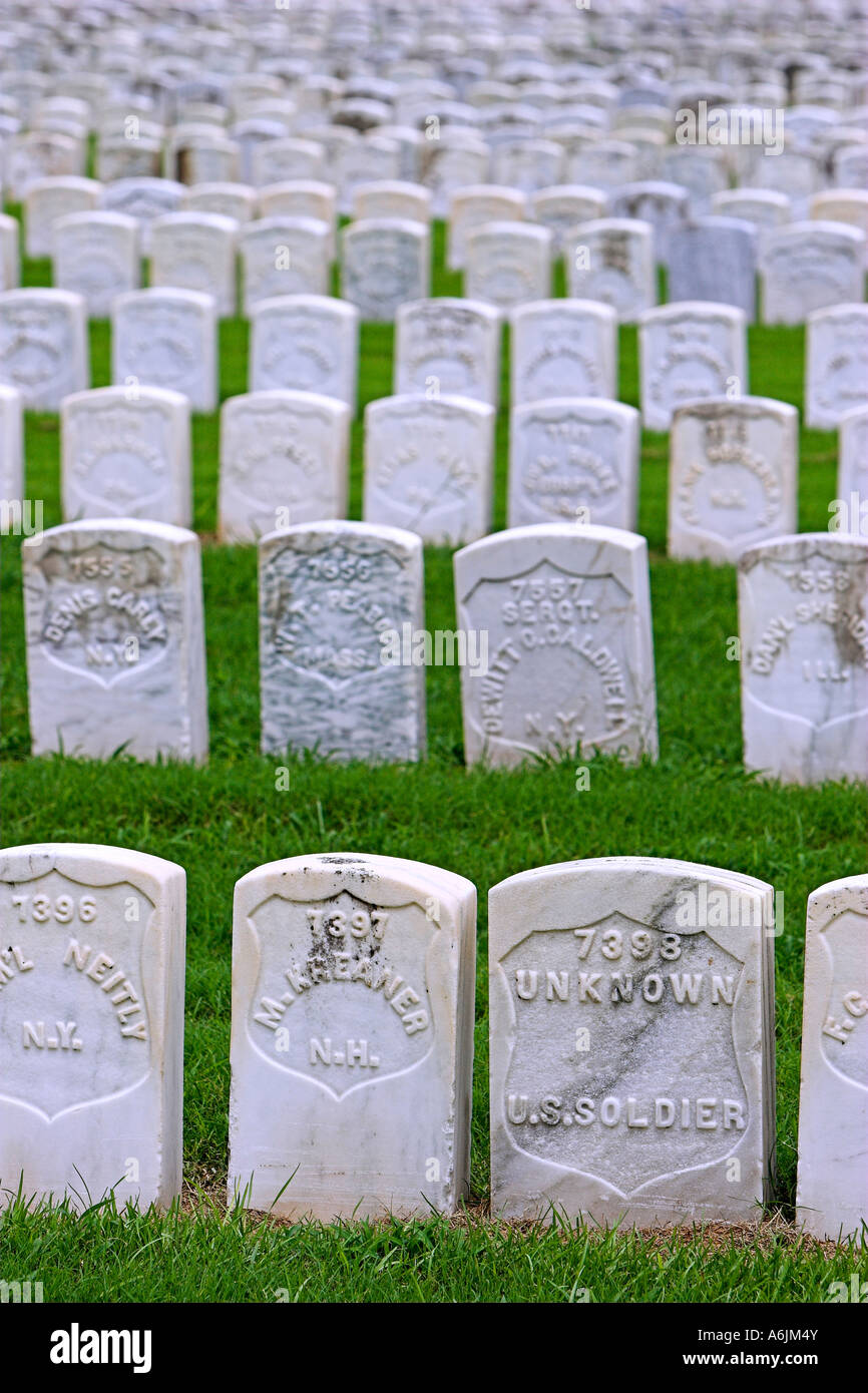 Unknown Soldier Grave amongst thousands of Civil War headstones at ...