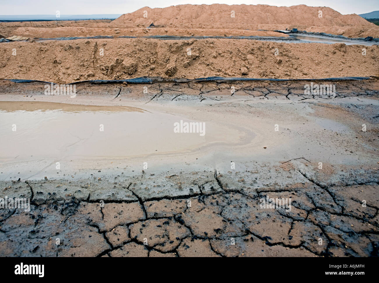 Oil waste pit hi-res stock photography and images - Alamy