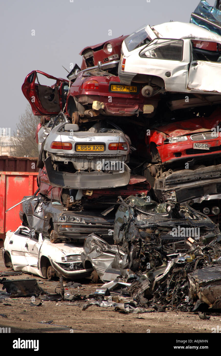 Pile of smashed cars hi-res stock photography and images - Alamy